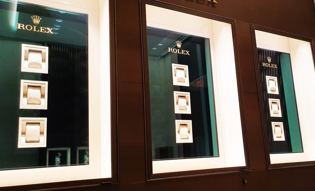 Look, try, leave — 'exhibition only' watch phenomenon is spreading ...